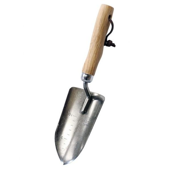 頭部には金象印ブランドで採用しているショベル特殊鋼板を、柄部には国産（南九州）の樫材を採用した家庭園芸から本格的なガーデニング、土木作業まで難なくこなす日本製の片手スコップです。  頭部は熱処理を施すことで強さ、硬さ、粘り、耐衝撃性、耐摩耗...