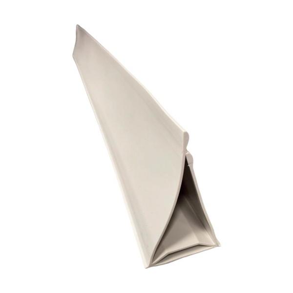 ■特徴 従来のような仮囲いの裏側の単管に番線での設置・固定は必要ありませんので手間が軽減できます。 美観性もアップします。 水抜き穴が雨水による錆を防止します。 はさみ・カッター等で自由な長さにカット可能です。 ■用途 仮囲いの下部の隙間を...