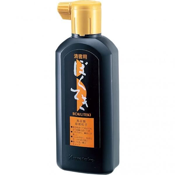 学童から一般練習用に適するよう調整した書道用液。 一般制作用液 滲みが少なく、清書用半紙では深みのある墨色です。   【サイズ】 180ml 【入数】 1個 BA1018