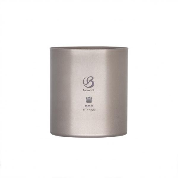 ●スタッキング可能なダブルウォールマグカップです。 ●断熱性に優れているので熱い物を入れても素手で持つことができます。 ●材質:本体:チタニウム ●サイズ:外径約Φ76×86mm ●容量:300ml ●重量:約82g   【入数】 1個 B...