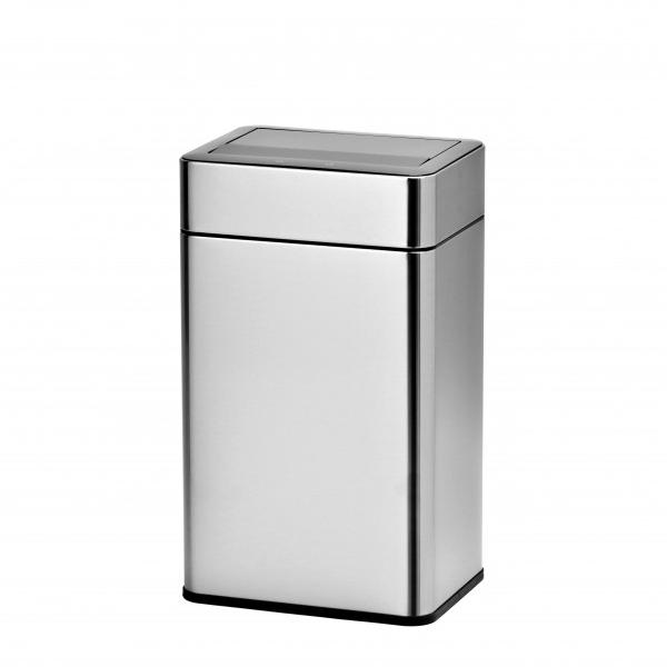 ■本体サイズ:315×235×530mm ■重量:2.8kg ■容量:28L ■バッテリー種類:リチウムイオン電池 ■バッテリー定格:3.7V 1500mAh ■バッテリー入力:5V/2A ■バッテリー出力:3.7V/1A ■使用電池:単三...
