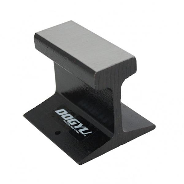 ●小物金属の叩き加工、曲げ加工の叩き台  ●全長:70mm  ●アンビル面:約30x70mm  ●商品サイズ 高さ:62mm 工具 DIY  【重量】 590g 【入数】 1個 03873