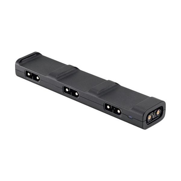 ■特徴 DJI FPV バッテリー充電ハブは、DJI FPV 充電器に接続すると、さらに3つのバッテリーを充電することができます。バッテリーを順番に効率よく充電します。 バッテリ  【入数】 1点 904140