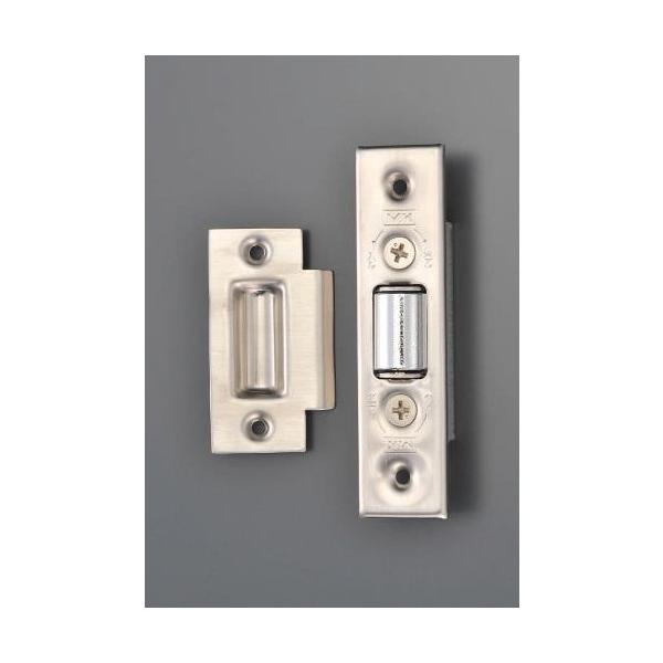 ●材質…ステンレス(SUS304) ●本体フロント部分の調整ねじをドライバーで回すと、ローラーの出寸法が調整できます。 (調整巾0〜6mm) ●皿木ねじ3.1×20、4本付 建築金物  【サイズ】 22x90.4mm 【入数】 1 EA95...