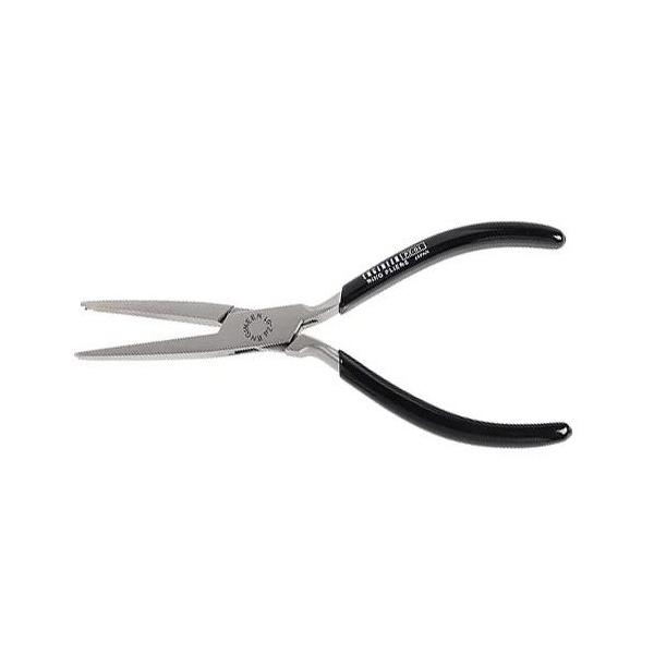 ●材質…高炭素鋼 ●精密機器の軸部など、狭所のEリングの着脱に ●先端マグネット付 ●全長(mm)…150 ●適応軸サイズ(mm)…φ3〜4   【入数】 1 EA590EL1