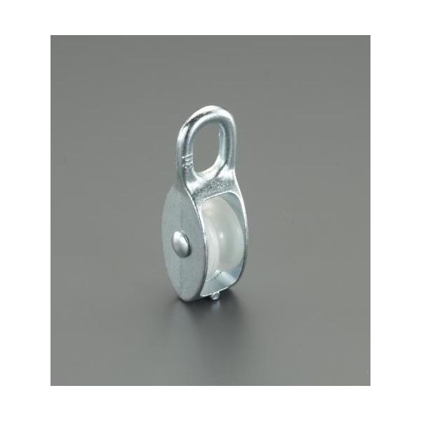 ●とても頑丈なつくりになっています。 ●重量…127g ●材質…本体:鋳造メタル、 滑車:ナイロン ●使用荷重…300kg ●使用ロープ径…〜10mm ●車径…40mm ●全長…93mm   【重量】 108g 【入数】 1個 EA987HK15