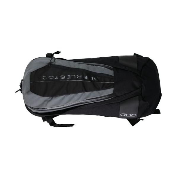 ■特徴 デイリーユース向けのスリムなデザインです。 ラップトップも収納可能です。 ジッパータイプのメインコンパートメント内部はポケットやMOLLEシステムなどがついており、荷物を整理して収納することができます。 マチ部分に収納可能なレインカ...