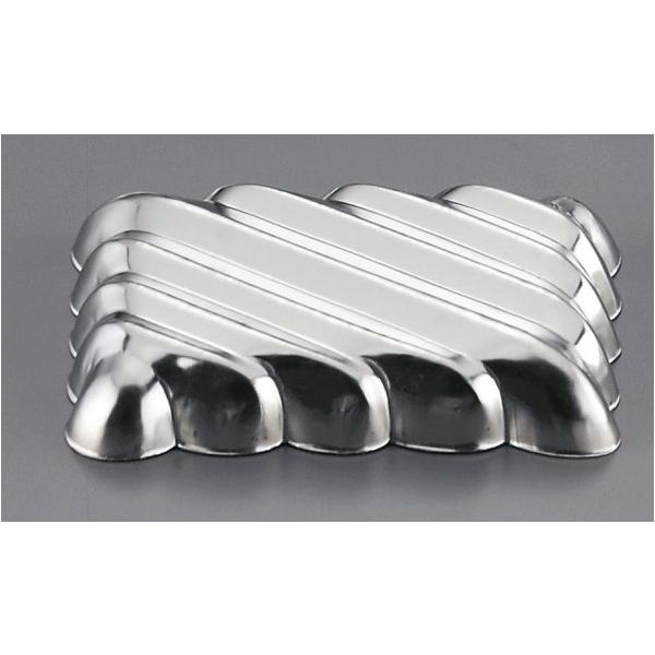 ●F.K印 ブリキケーキ型シリーズ ●(内寸)幅×奥行×深さ(mm):81×55×15 ●底幅×底奥行(mm):69×46   【サイズ】 〈中〉 【重量】 15 【入数】 1点 WKC22