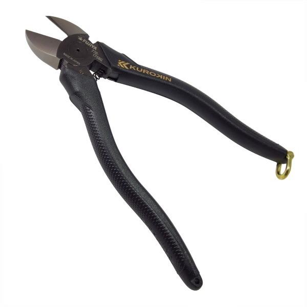 黒金仕様、万能薄刃ニッパです。 マイクロミラーブレード（刃部鏡面仕上げ）の採用により、驚きの切れ味を実現、切れ味が20％アップ(当社比)しました。 刃部を鏡面研磨することで切断時の抵抗を減らすことでより軽い力での切断作業が可能となりました。...