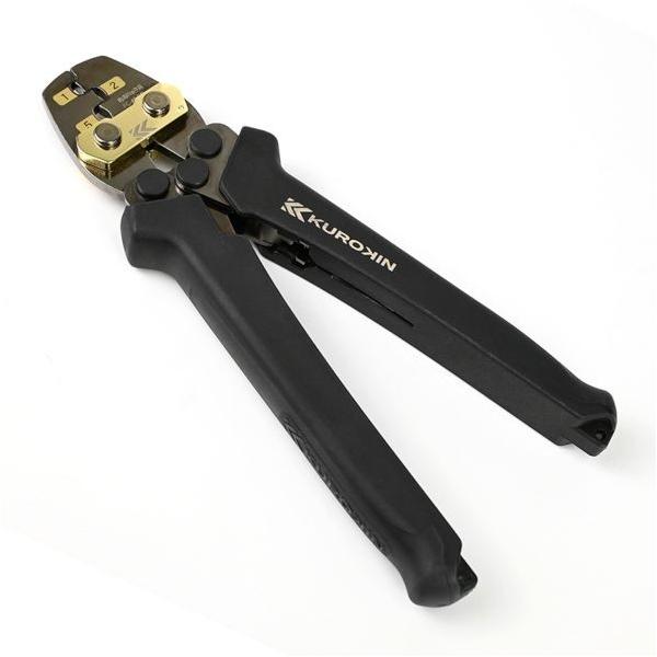 ダイスの圧着面積を小さくすることで、力を一点に集中させ、軽い力で潰し始めることができます。 グリップを長くすることで、外側を握ることで、ラクに圧着ができます。 グリップが抜けにくい本体設計です。 グリップくびれ部の幅を狭くすることで、指が掛...