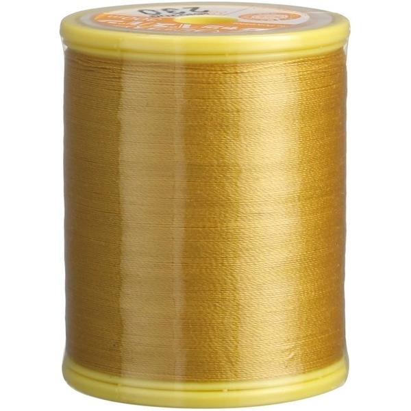 サイズ: ♯90 300m/巻 素材: ポリエステル100% 用途: 薄地用 使用ミシン針: 7〜9号 最もポピュラーな家庭用ミシン糸のシリーズです。  そのなかコットン、ウール、合せん、どんな生地にもなじみやすいのが特徴です。  なめらか...