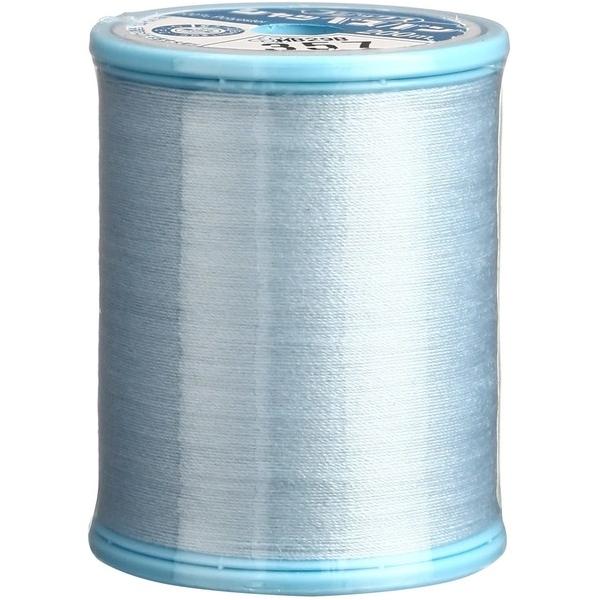 サイズ: ♯60 200m/巻 素材: ポリエステル100% 用途: 普通地用 使用ミシン針: 9〜14号 最もポピュラーな家庭用ミシン糸のシリーズです。  そのなかコットン、ウール、合せん、どんな生地にもなじみやすいのが特徴です。  なめ...