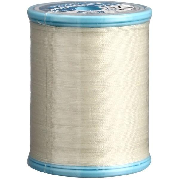 サイズ: ♯60 200m/巻 素材: ポリエステル100% 用途: 普通地用 使用ミシン針: 9〜14号 最もポピュラーな家庭用ミシン糸のシリーズです。  そのなかコットン、ウール、合せん、どんな生地にもなじみやすいのが特徴です。  なめ...