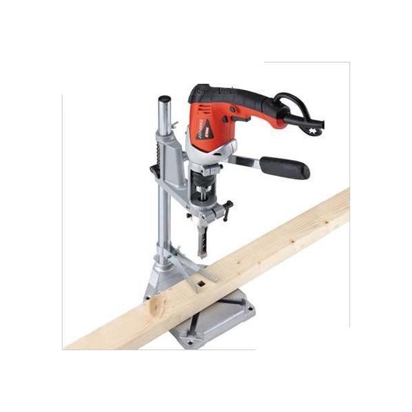 ホゾ穴あけ等に四角の穴があけられます。 ホゾ穴あけ等に四角の穴あけ。 角ノミアダプターを取り外せば、丸穴用としてボール盤同様に使用できます。 首径45・43・42・38mmの電気ドリルで使えます。 別売のSK11角のみ使用で、穴あけ能力は最...