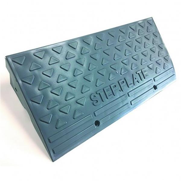 【特長】 樹脂製で軽量のため、取り回しに優れています。   樹脂製ですので、金属製に比べ静かに通過できます。  【用途/材質/注意】 縁石などの段差の解消に。  再生PP 【スペック】   【重量】 3.3kg 【入数】 1枚 630009...