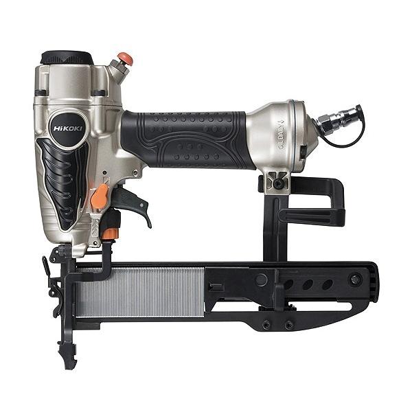 ●特徴: エアダスタ付 ステープル幅4mm・長さ38mm 内装用タッカ 単発・連続切替機能付 ●ステープル長さ(mm):16〜38 ●ステープル幅(mm):4 ●使用エアホース内径(mm):6以上 ●ステープルの装てん数(本):115本(1...