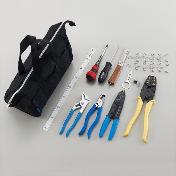■特徴 第二種/第一種電気工事士技能試験を受験するための基本工具、合格クリップ、合格ゲージ、合格マルチツールが全て揃ったセットです。 技能試験の強い味方 P-925 合格ゲージ、P-926 合格クリップ(10個入)、DK-200 合格マルチ...