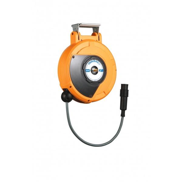 ■特徴 巻きグセ、跳ね上がりが少ないソフトホースです。 分解しなくても簡単な手順でホース交換が行えます。 3分ホースもスムーズに巻き取る高容量設計です。 一定の長さで確実に止まるラチェット式ストッパーです。 ワンタッチロータリーカプラ付です...