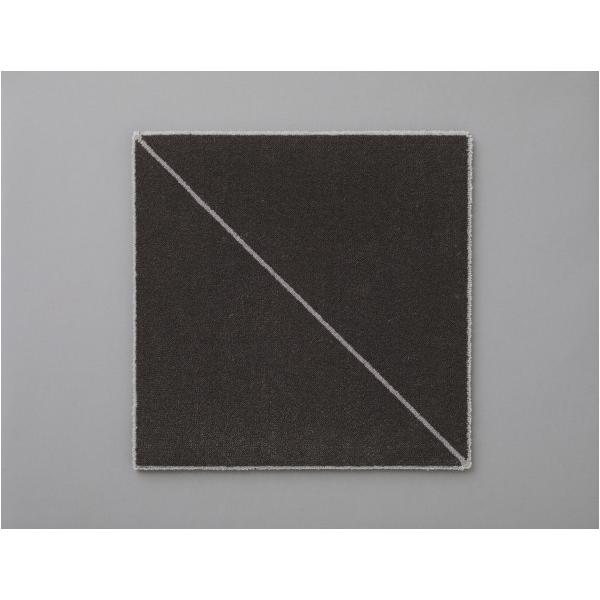 ずっと触れていたくなるほど肌触りが良い、ウール100％DIYカーペット。 調湿や防音などの機能性にも優れており、年間を通して快適な空間をつくります。  ・本商品は洗うことはできません。   ・ウール商品は「遊び毛」が発生いたしますが、商品特...