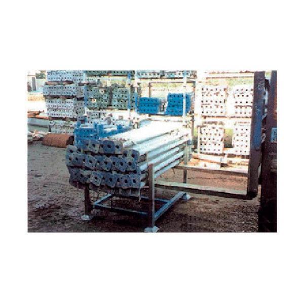 商品画像はイメージ画像です。実際とは異なる場合がございます。 ■特徴 各種サポート・角バタ・単管・長尺木材等に対応します。 段積みができ、狭い場所でも有効に利用できます。 支柱差込方式により使用しない時は場所をとりません  ■用途 長尺資材...