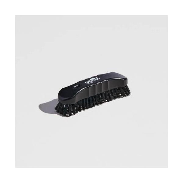■特徴 レジンセットで毛の抜け落ちによる異物混入のリスクを回避するブラシです。 ■用途 握りやすく力を入れて洗浄したい時に。    【カラー】 黒 【重量】 140G 【原産国】 GB ST14RESBK