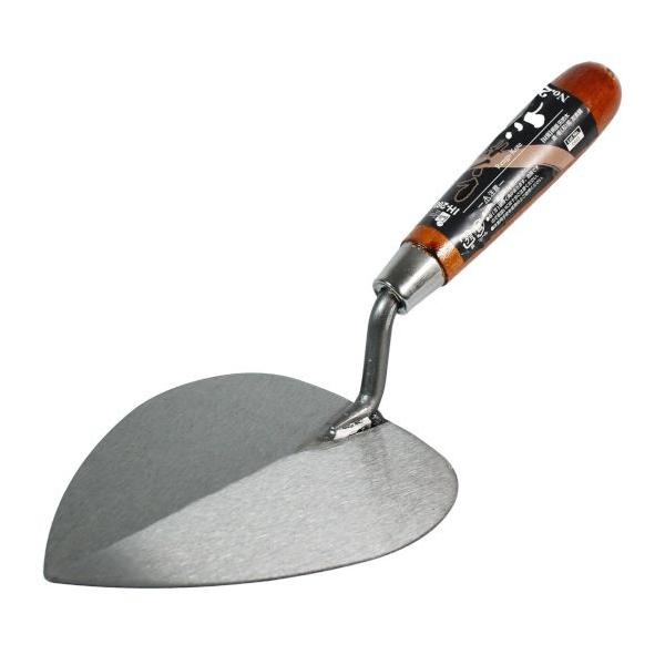 【特長】 幅広な面をもっている鏝のため、モルタルを使う作業に重宝されます。 【用途】 レンガ積み作業に。 【仕様】 ・サイズ:286×109×136mm ・質量:290g ・材質:「柄部」 天然木 「首・板(刃)部」 炭素鋼、レンガ鏝   ...