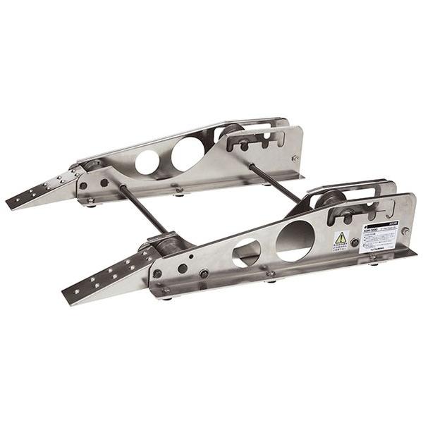 ドラムを転がすだけでジャッキ不要！ ●サポート軸を取り外せば、コンパクトで運搬に便利 ●サイズ:幅150×長さ820×高さ177mm(本体片側) ●質量:19kg(合計質量) ●適用ドラム径:φ400〜φ1150mm ●適用ドラム幅:300...