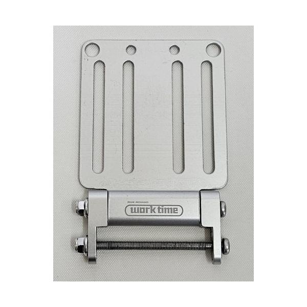 ■特徴 BULKZEROシリーズの腰袋、ツール差、皮サックに取付可能です。 ベルトループ上部の穴にBULKZEROシリーズ別売りのビットホルダーハンガーを取付可能です。 チェーンは別売りのチェーンを足して長くできます。 本体はアルミ製で軽量...