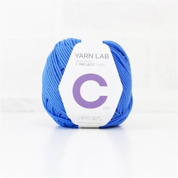 糸くずやほこりの発生が少なく、しっかりとした編み物を作ることができます。  バッグやモチーフ、ラグなど小物づくりに適しており、完成度の高い綿糸です。  鮮やかで多彩なカラーと糸の太さも厚くないです。  ■素材:綿100％ ■60g ■mad...