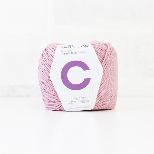 糸くずやほこりの発生が少なく、しっかりとした編み物を作ることができます。  バッグやモチーフ、ラグなど小物づくりに適しており、完成度の高い綿糸です。  鮮やかで多彩なカラーと糸の太さも厚くないです。  ■素材:綿100％ ■60g ■mad...