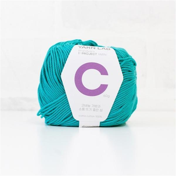糸くずやほこりの発生が少なく、しっかりとした編み物を作ることができます。  バッグやモチーフ、ラグなど小物づくりに適しており、完成度の高い綿糸です。  鮮やかで多彩なカラーと糸の太さも厚くないです。  ■素材:綿100％ ■60g ■mad...