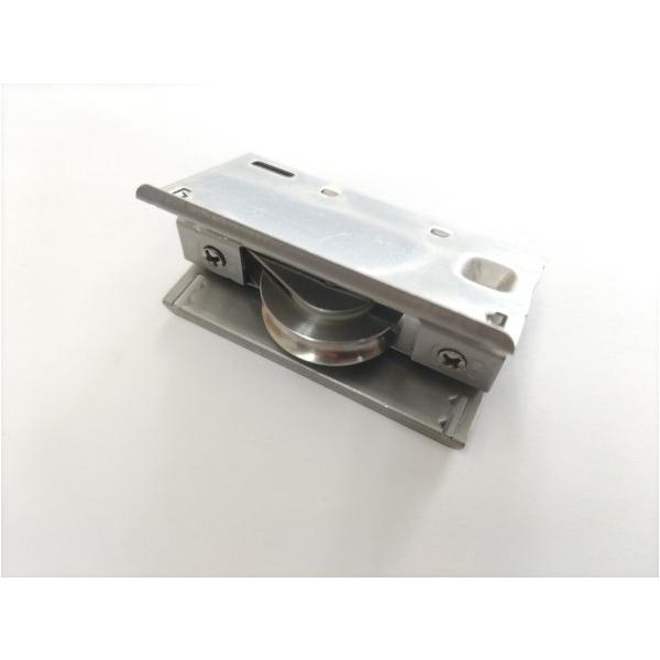 【商品説明】 アルミサッシ用。 車高調整方向下側 ねじ拡張式横ずれが起きにくい 【用途】 玄関引戸・テラス 【注意】 耐荷重2個:30kg 框形状:平行型 適合サイズ(mm):内幅13〜17、高さ35.5以上 コマφ28R型 【材質】 本体...