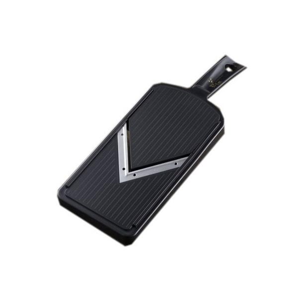 ●関孫六Vスライサーに厚み調節機能を搭載。 ●プレートが刃に対して平行に稼動することで従来より均一な厚み調節を実現しました。 ●ハイカーボン材採用で切れ味長持ち、指ガード付です。 ●サイズ:本体 29.5×10×3 cm/ガード 8×9.3...