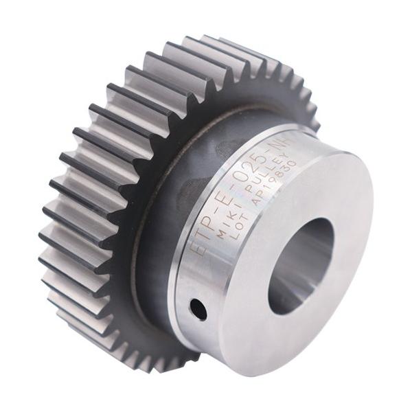 商品画像はイメージ画像です。実際とは異なる場合がございます。 ■特徴 キー溝加工する手間を省き、ボルト1本で簡単装着できます。 簡単で正確な位置決め、確実でスピーディな取り付けが可能です。  ■用途 動力伝達用歯車として。  ■仕様 歯車精...