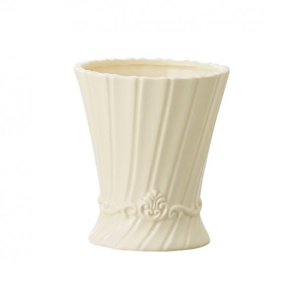 ●フェミニンテーストなアレンジをするためにデザインされた器です ●市販のクリアケースに対応するサイズ展開です ●材質:陶器 ●サイズ:12φ13.5H ●カラー:アイボリー   【入数】 1個