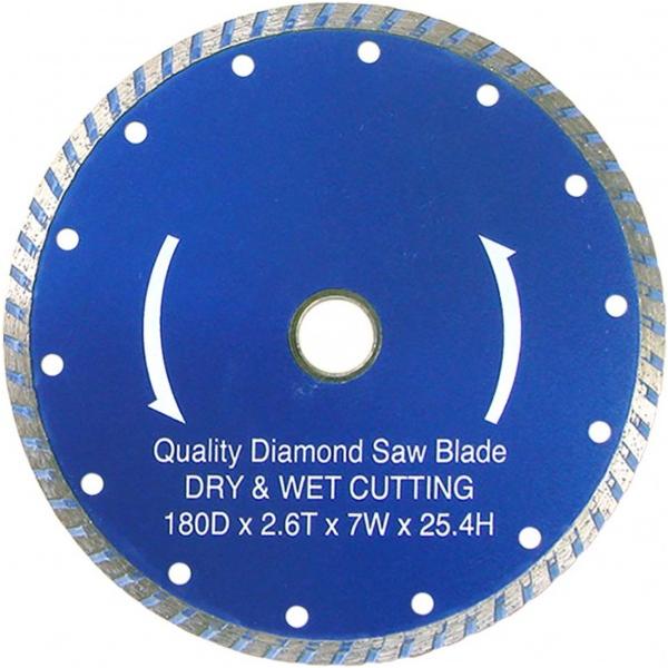 ●【ターボ:乾湿両用】切れ目のないダイヤブロックにより、きれいに切断することができます。 ●小型丸鋸用。 ●規格:外経180mm/内径25.4mm（20mm・22mmリング付属）   【入数】 1個