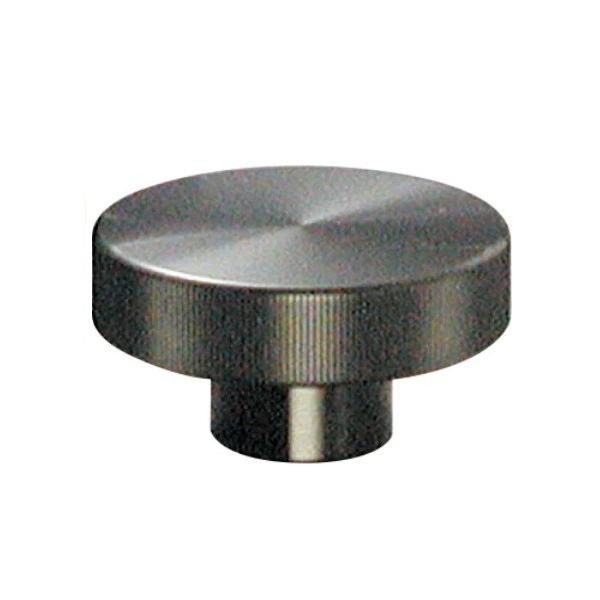 ■特徴 外観の美しい小型アルミハンドル車です。 ボスセンター部にセンター穴・リーマー穴の2種類を用意し、 ハンドル外径φ50・φ60・φ80より選定して頂けます。 ■仕様 外径(D):50、寸法(d):22、センター穴径(d1):5、高さ(...