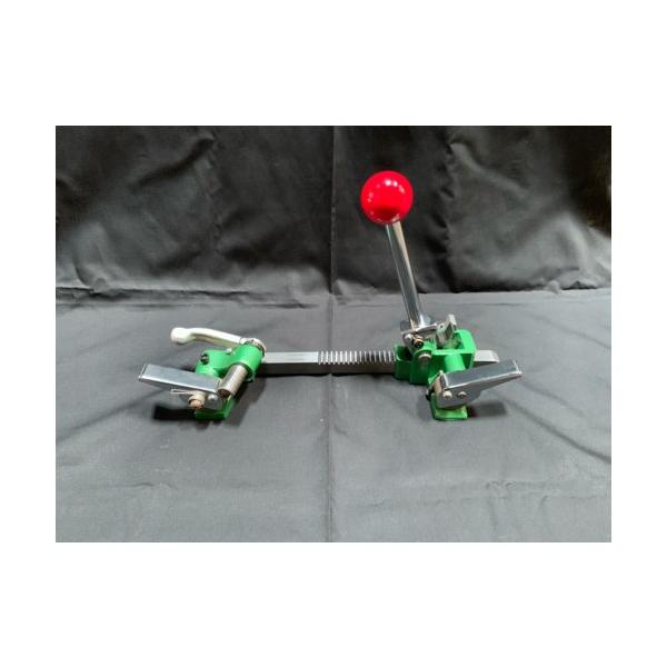 ■特長 紙バンド・PPバンド兼用の引締機です。  特殊合金で非常に軽く、カッターが装備された合理的な設計で能率的に使用出来ます。  使用バンドは、紙バンド、PPバンド兼用で長尺のまま使用出来る便利な機種です。  ■仕様 適合バンド幅(mm)...