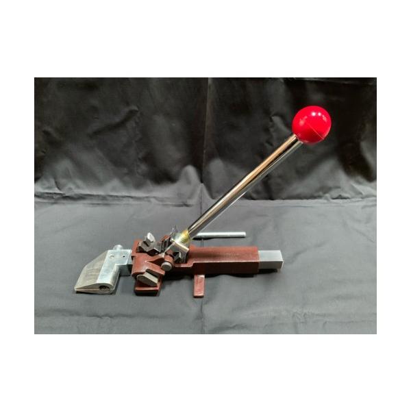 ■特長 KK34型機で作業の出来ない大物の結束にも有能な効果をあらわします。  ■仕様 適合バンド幅(mm):19〜25 適合バンド:帯鉄 バンド厚さ(mm):0.6〜0.9 全長(mm):435   【入数】 1点 KK32