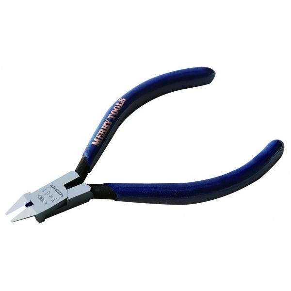 MERRY TOOLSの匠プラシリーズは1丁ずつ手仕上げの鋭い刃付けで切口、切味抜群。 片刃仕様で製品に添わせる極薄平刃。   【サイズ】 100mm 【重量】 40g 【入数】 1点 TH01