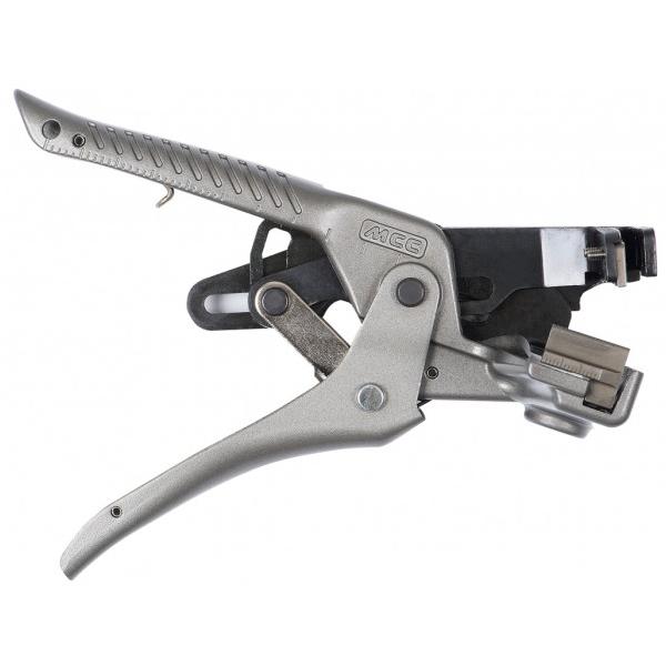 左利きユーザー向けのストリッパーです。 材料メーカーの違いによる線の寸法、硬さのバラつきを調整ダイヤルが解消します。 ハンドルに100mmのゲージが刻んであり、メジャーに持ち替えなくても剥く長さが測れます。 適合電線(mm):1.6/2.0...