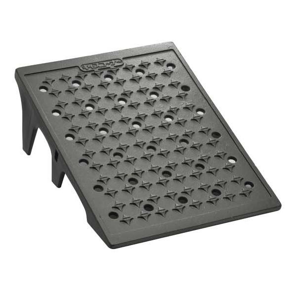 粘りと弾力性に富んだダクタイル鋳鉄製。 割れたり変形せず半永久的に長持ちします。 焼付塗装仕上げにより、錆びにくく色落ちしません。 ノンスリップの表面加工で、雨の日にも滑りにくくなっています。 あらゆる段差に合わせた各種サイズが豊富に揃って...