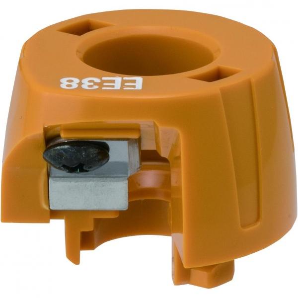 ●替刃。 ●ロックボタンを抑え、ケーブルピーラーを回すだけで簡単に交換できる。 ●適合:高圧ケーブル/38mm2   【入数】 1個 TOREE38