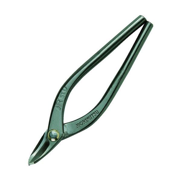 ■特徴 砂鉄系刃金日立安来SLD鋼を刃に使用しています。 表面はクロニッケルメッキ仕上げです。 本職用板金ハサミです。 丸穴開口など、きつい曲線切用です。 鉄板・銅板・ステンレス・ガルバリューム鋼板と幅広い板材の切断に対応しています。 砂鉄...