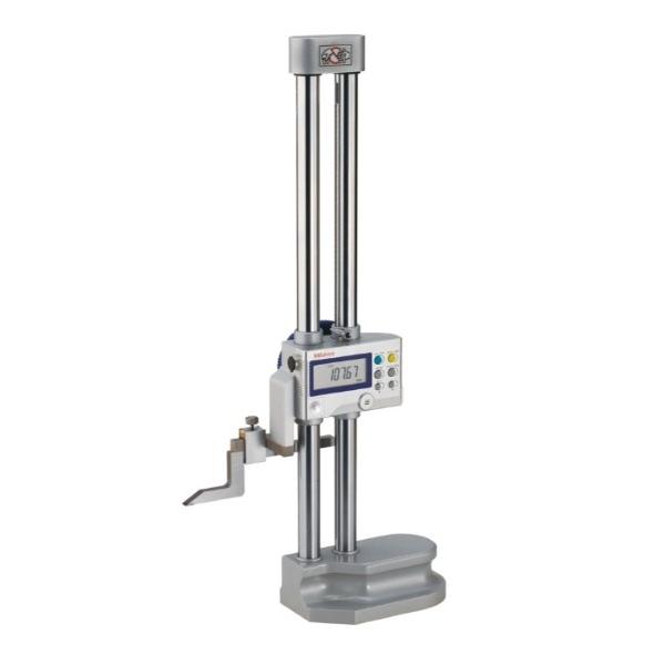 ●二本柱構造で、より安定した測定ができます。 ●手になじみやすいデザインのベースを採用しています。 ●二点式タッチプローブ(オプション)が使用できます。 ●測定結果の表示は文字高さ11mmと大きく、ハイコントラスト液晶の採用により高い視認性...