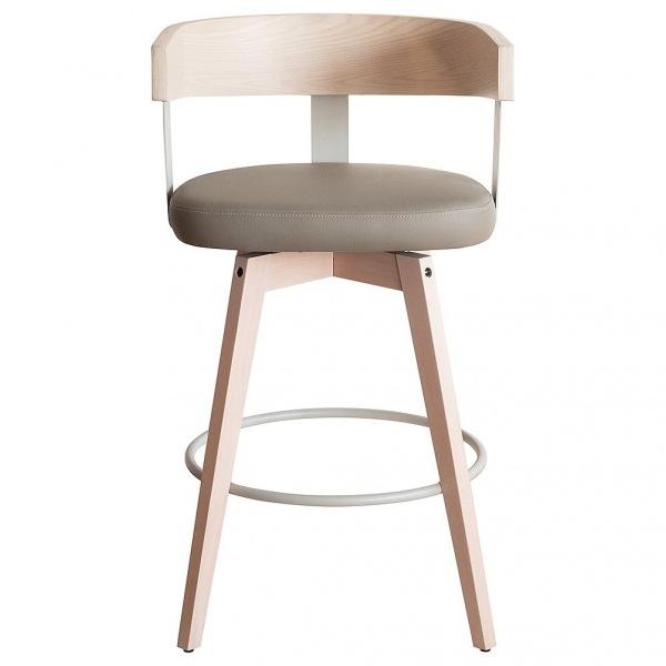 木目が美しい曲げ木フレームが特徴のスタイリッシュなバーチェア『Satio（サティオ）』。  ゆったり座れる座面設計とリラックスできる背もたれ付きで快適。  足置きと360度回転で立ち座りもラクラクです。  商品名 バーチェア Satio（サ...