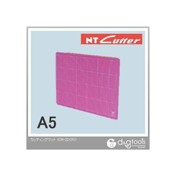 A5サイズです。 作業台を傷めないカッター用下敷きです。 用途 A5サイズで省スペースの為、事務・軽作業に適します 自然環境にやさしいオレフィン系樹脂を使用しています。 サイズ:A5   【サイズ】 220×150×2mm 【カラー】 スケ...