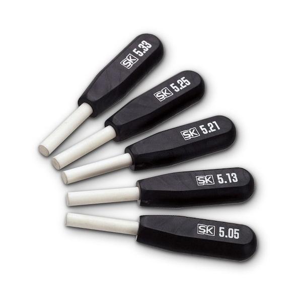 商品画像はイメージ画像です。実際とは異なる場合がございます。 ■特徴 鋼に比べ抜群の耐磨耗性に優れ経年変化に強い材質です。 サビ、腐食の心配がなく使用後の保守、管理が容易です。 非磁性体のため磁気を帯びることがないです。 キズ、打痕による塑...