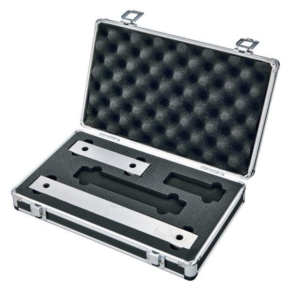 ■特徴 ノギスのサイズに合わせてブロックゲージを組み合わせた、精度検査用セットです。 精度保証のため、検査時の数値を記した検査表付です。 ブロックゲージは2級相当品です。 専用のアルミケース付です。  ■用途 ノギスの精度検査用に。  ■付...