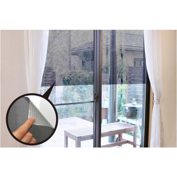 貼るだけで太陽の熱線をカットできます。 遮熱効果で省エネです。 貼ってはがして何度も再利用ができます。 目隠し機能で視線もカットできます。 用途 工場、家屋の省エネ対策・目かくしに。 再利用可能 色:屋外側/シルバー、屋内側/ブラック UV...